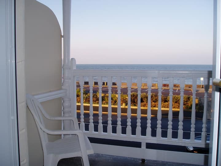 Tywyn Beach Front Apartment With Sea View - Pays de Galles