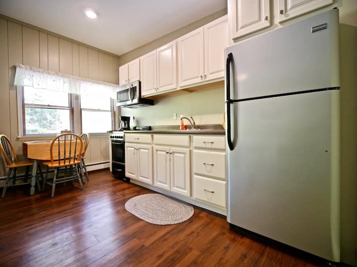 Cottages Suites - Whaleback Inn - Leland, MI