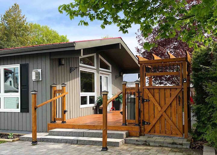 Oak Street Cottage - 3brm With Backyard Retreat - Prince Edward