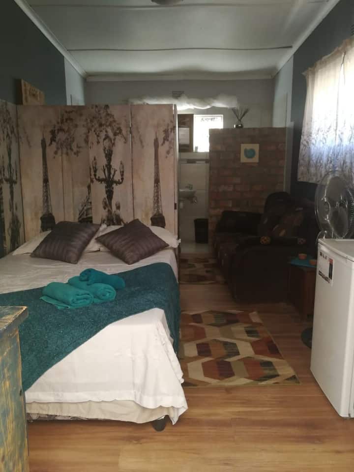 Agape Shalom - 4 Sleeper - Oudtshoorn