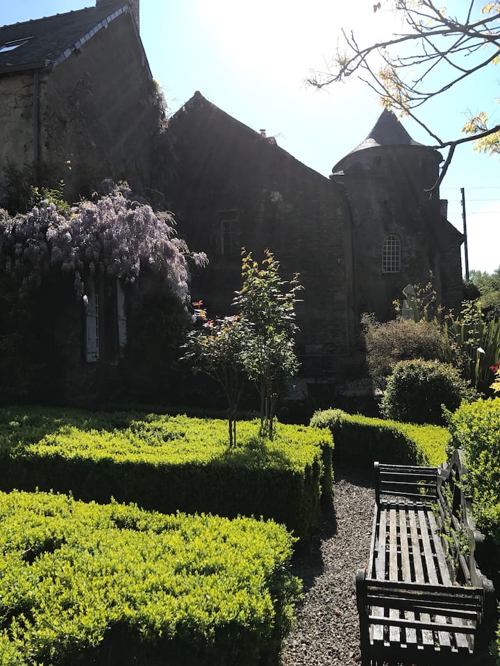 Comfortable Bedroom In A Stunning Manor - Bain-de-Bretagne