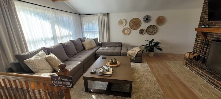 Ashby Park Rental With Beautiful View - Des Moines, IA