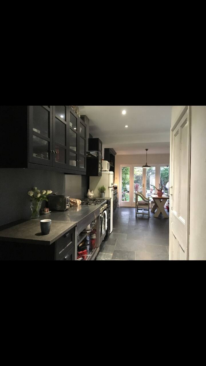 Beautiful Four Double Bed Victorian Villa- - Cardiff