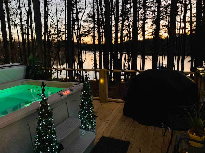 Lakefront Cabin Lake Hartwell *Hot Tub Dock Kayaks - South Carolina