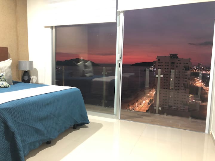 Excelente Ubicación Y Vista Espectacular. - Mazatlán