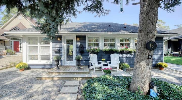 Blue In Notl - Lakeside Cottage Historic Old Town - Niagara-on-the-Lake