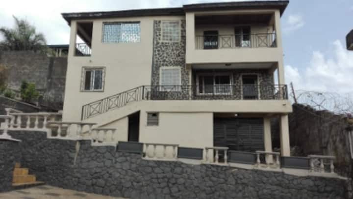 Charming House With Breathtaking View! - Freetown