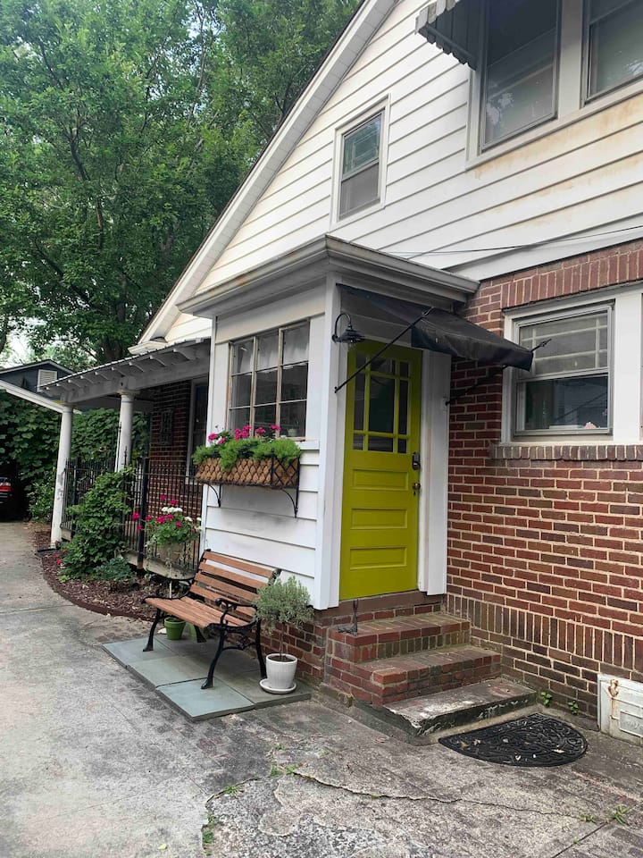 Lindley Park Charmer, Close To Everything. - Greensboro, NC