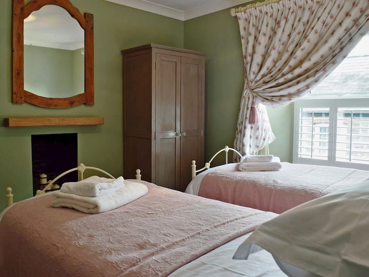 10 Best Airbnb Vacation Rentals In Laugharne, UK - Updated 2025 | Trip101