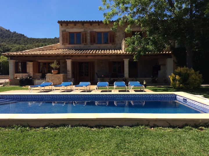 Pollença (Mallorca). Villa Can Xavier. - Pollença