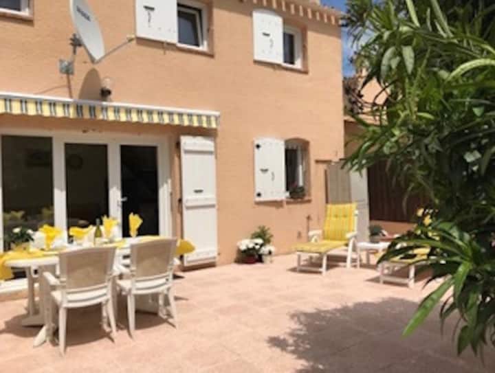 Belle Villa Avec Piscine Dans La Residence Et Wifi - Marseillan