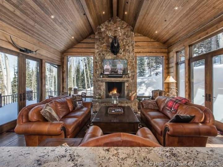 Ski-in, Ski-out Chalet At Lifts 9900 And Peak 5 - Snowbird, UT