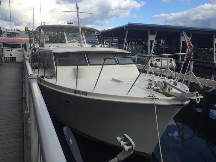 Twin Cabin Cruiser Live A Board On Lake Union - Seattle, WA