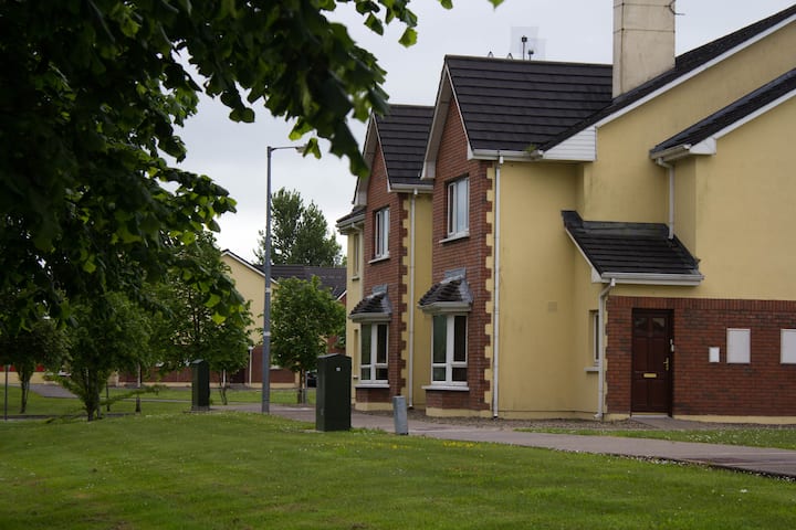 Cosy Two Bedroom Apartment - Ennis