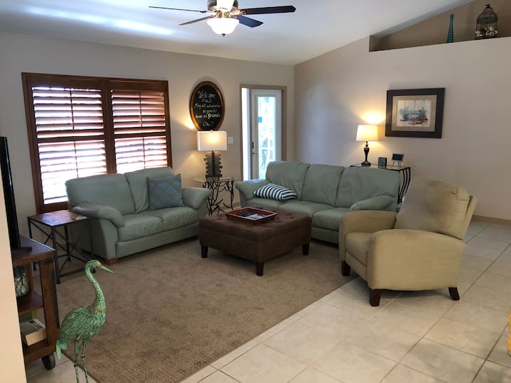 Beautiful Vacation Home - Veteran Owned - Cape Coral, FL