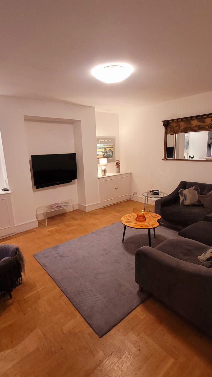 Spacious 2 Bedroom Flat In Baker Street - Marylebone