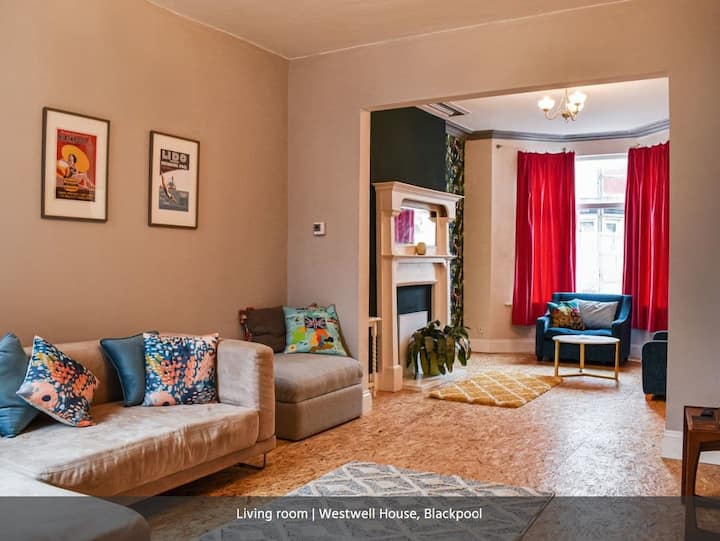 Victorian Townhouse, Pets Allowed, Free Parking - Blackpool