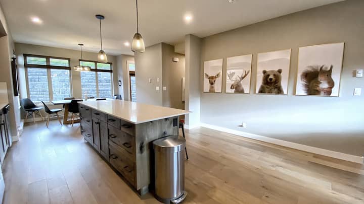 Top 1% Luxury Ski-in/ski-out 3 Bdrm Echo Landing - Sun Peaks