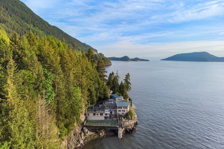 Dream House-whale House - Bowen Island