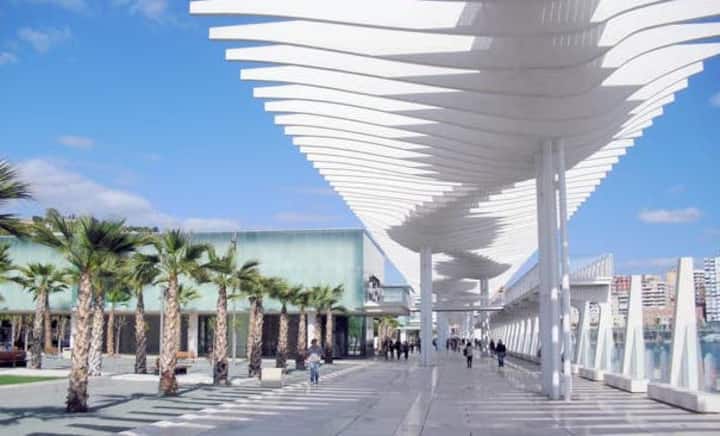 Una Joya En Málaga/ A Hidden Jewel In Malaga - Málaga