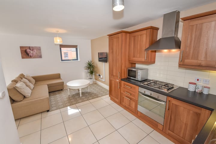 Modern 2 Bedroom Apartment - Crusaders FC
