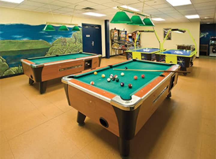 Shawnee Village Ridge Top Deluxe Condo - Sleeps 8 - East Stroudsburg, PA