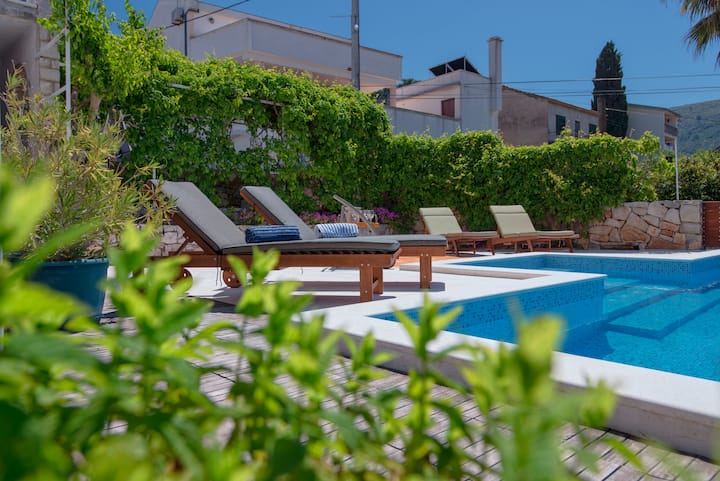 Jelsa Centre Apartmant With Pool - Jelsa