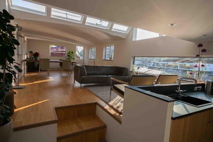 Modern Houseboat On Broad Canal - Very Central - Amsterdã