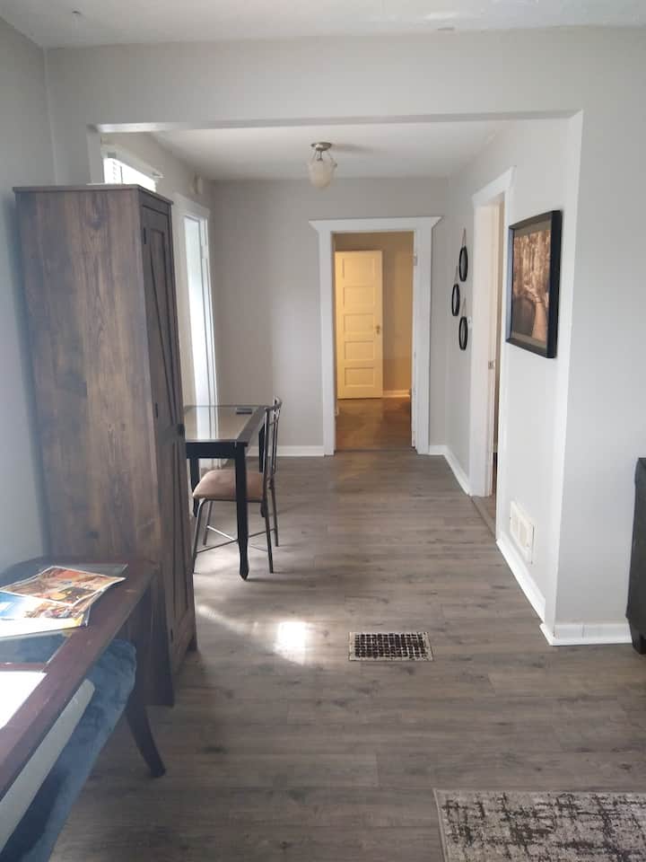 Clean Updated I-80/midtown/central/zoo - Omaha, NE