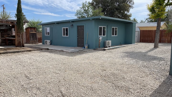 Peaceful Secluded 2 Bdrm Guesthome With Kitchen/tv - Lancaster, CA