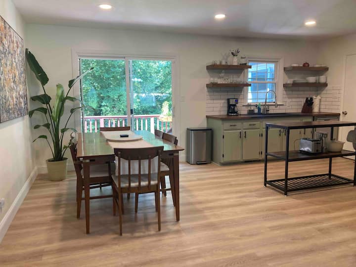 Mcm Inspired Home Near Downtown/north Hills - ローリー, NC