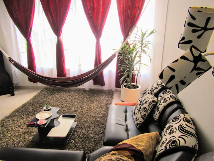 Habitación Privada,. Baño Compartido Y Tv. - Bogota