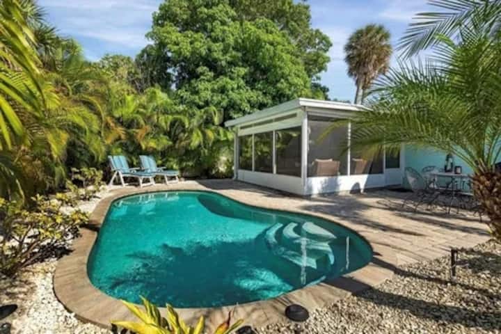 Peacock Paradise - Holmes Beach, FL