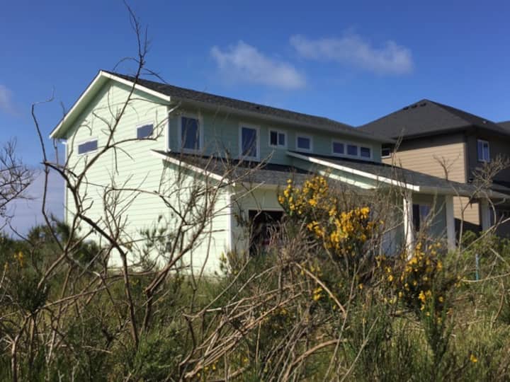 Beachside Getaway. - Westport, WA