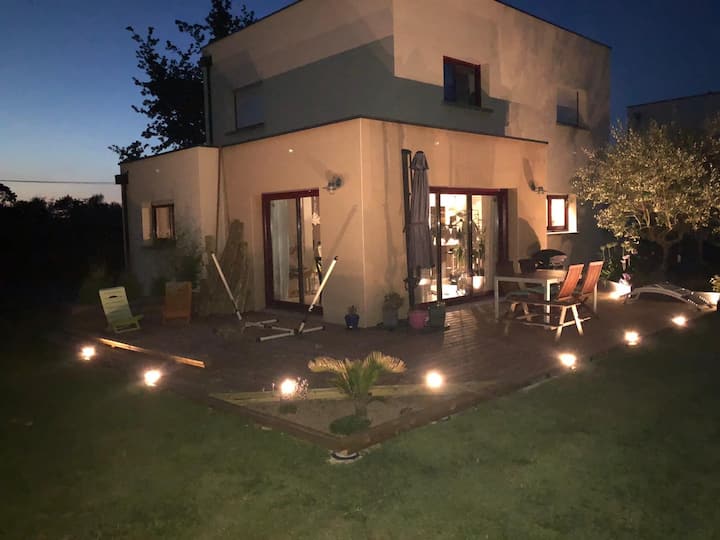 Maison Récente Côte De Granit Rose Avec Jardin - Perros-Guirec