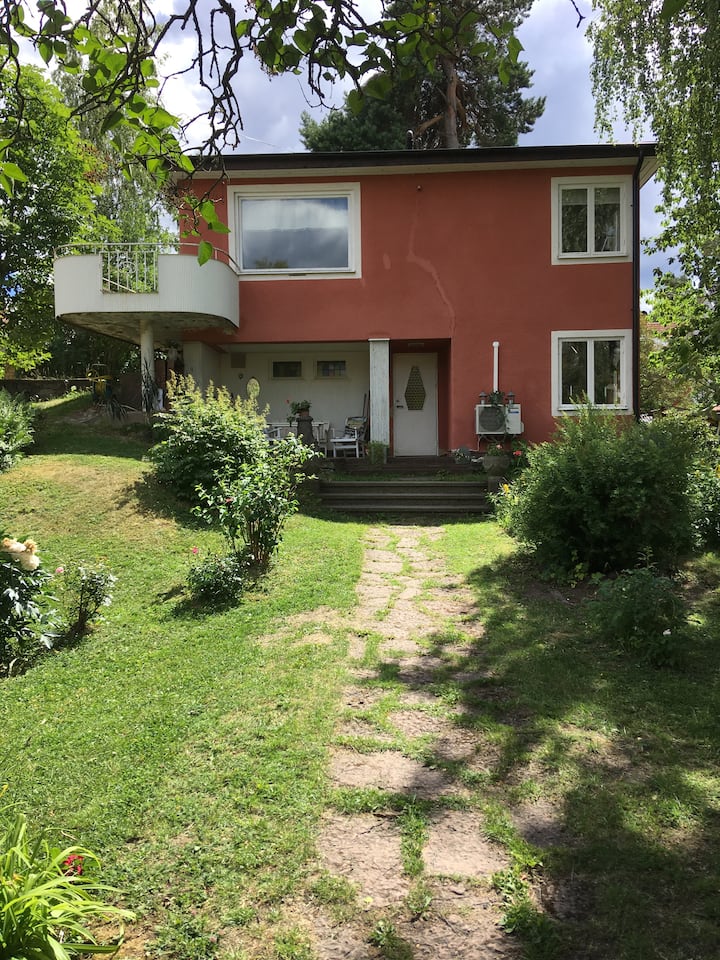 Välkomna Till Trivsam Villa Nära Stockholms City - Estocolmo