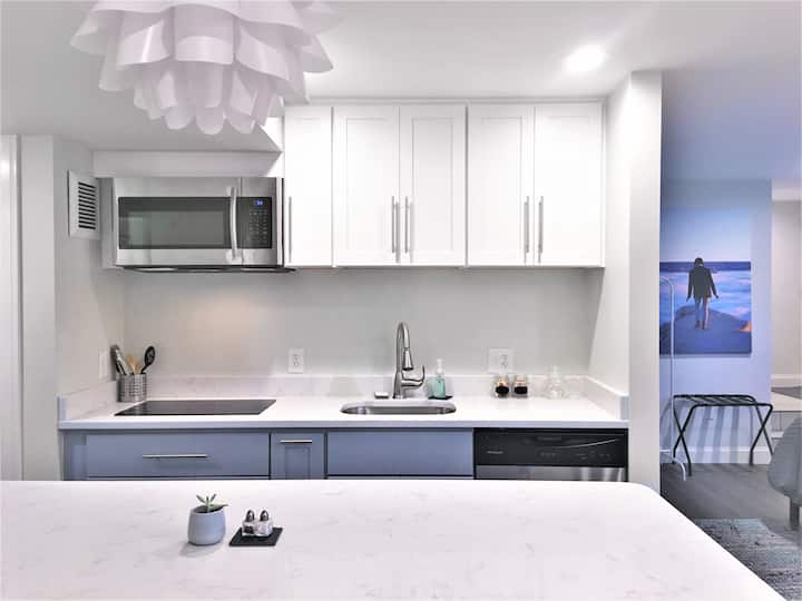 Urban Travelers Modern Studio - Boston, MA