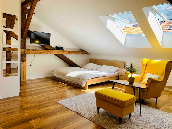❤️ Lovely Loft ❤️ 10m Old Town ✈️ Airport ✈️ Vespa - Prag