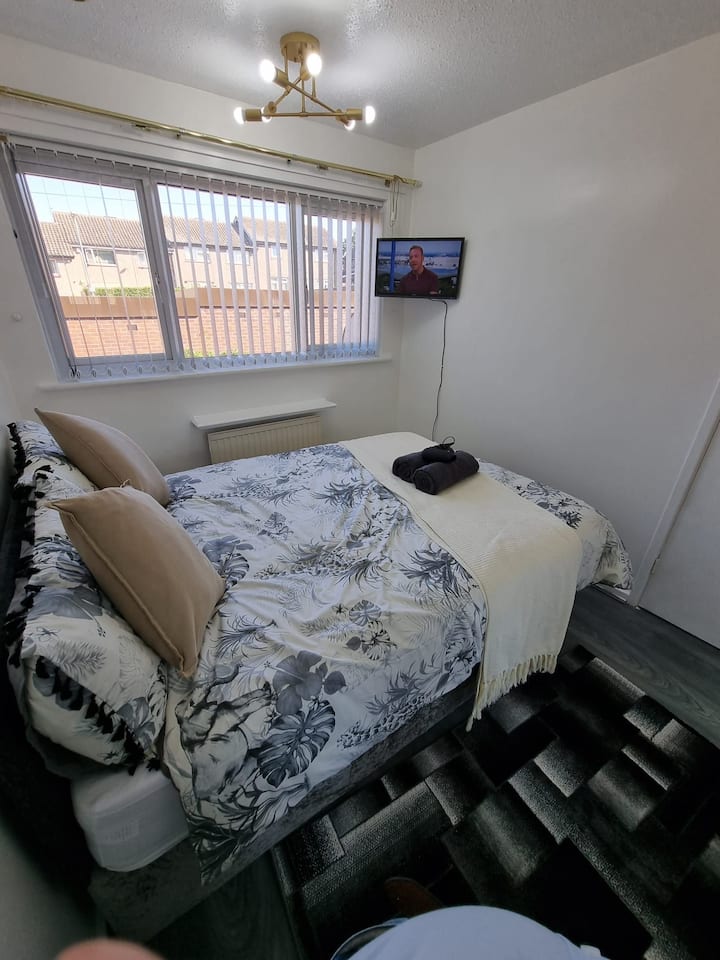 Long Term - Bright & Glamorous Room W/ Wifi - Leeds