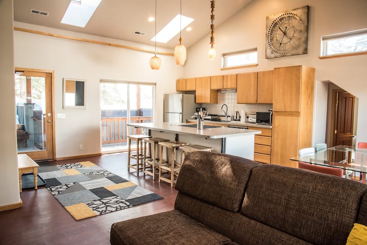 Laid Back Penthouse In A+ Sun Valley Location. - Ketchum, ID