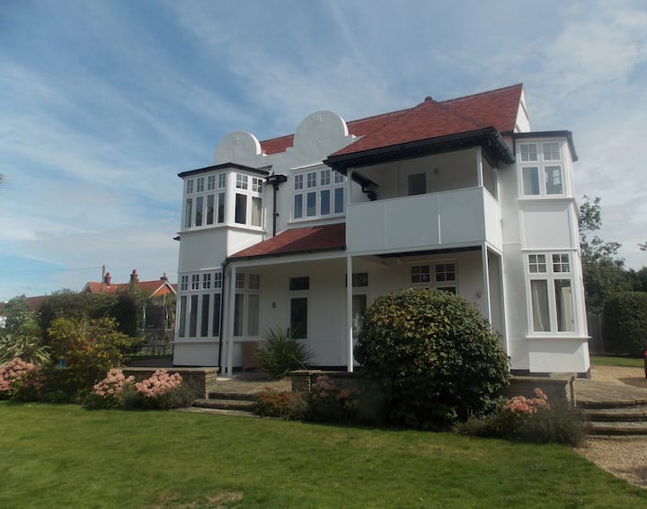Amazing House Close To Seafront, Id42 - Harwich