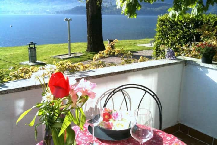 Casa Sulla Spiaggia Con Piscina Lago  Como Airbnb - Domaso