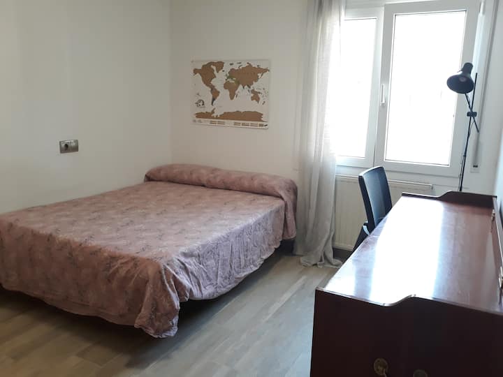 Comfy Double Room With Private Bathroom - Girona