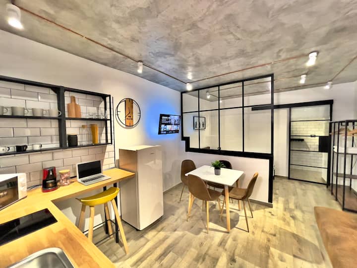 Smart/center/sleep/ Subway 50 Mt/ Air-conditioned - Neapol
