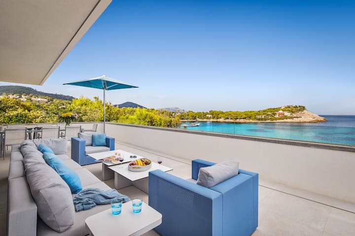 Superb Frontline Villa - Canyamel