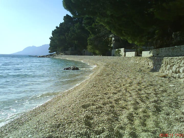 Pebble Beach & Crickets Apartment A - Brela