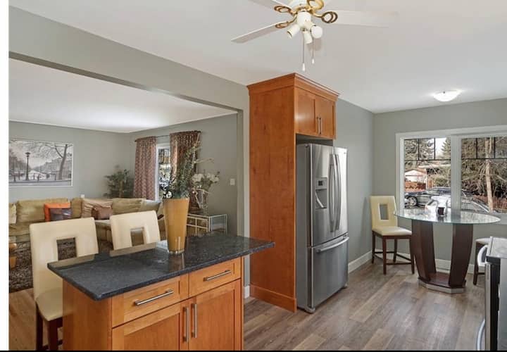 Bright, Comfortable, Executive Inner City Home - Calgary