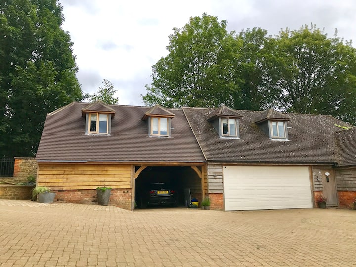 Barn Conversion In Village Location, Treetops Let - Banbury