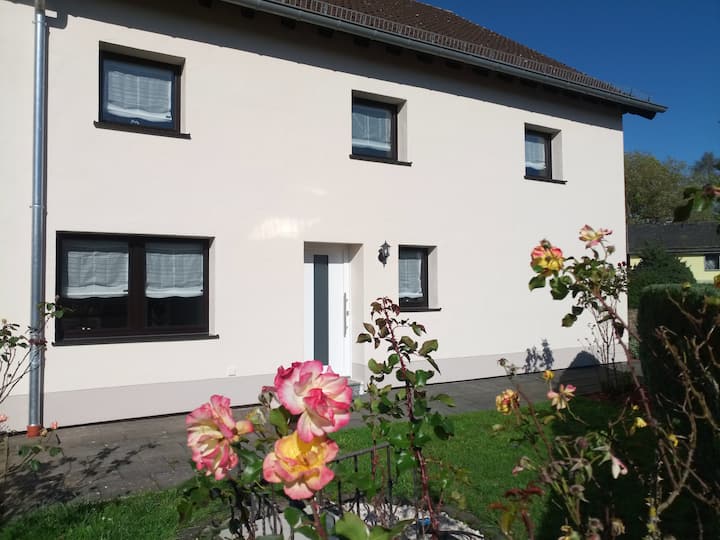 Ferienhaus Zum Rosenhügel - Hellenthal