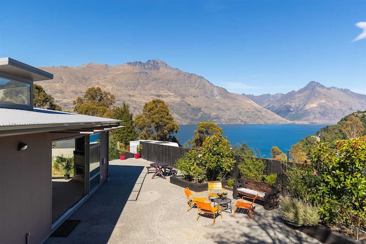 ★Wow! Close To Town - Modern Home+stunning Views!★ - Queenstown
